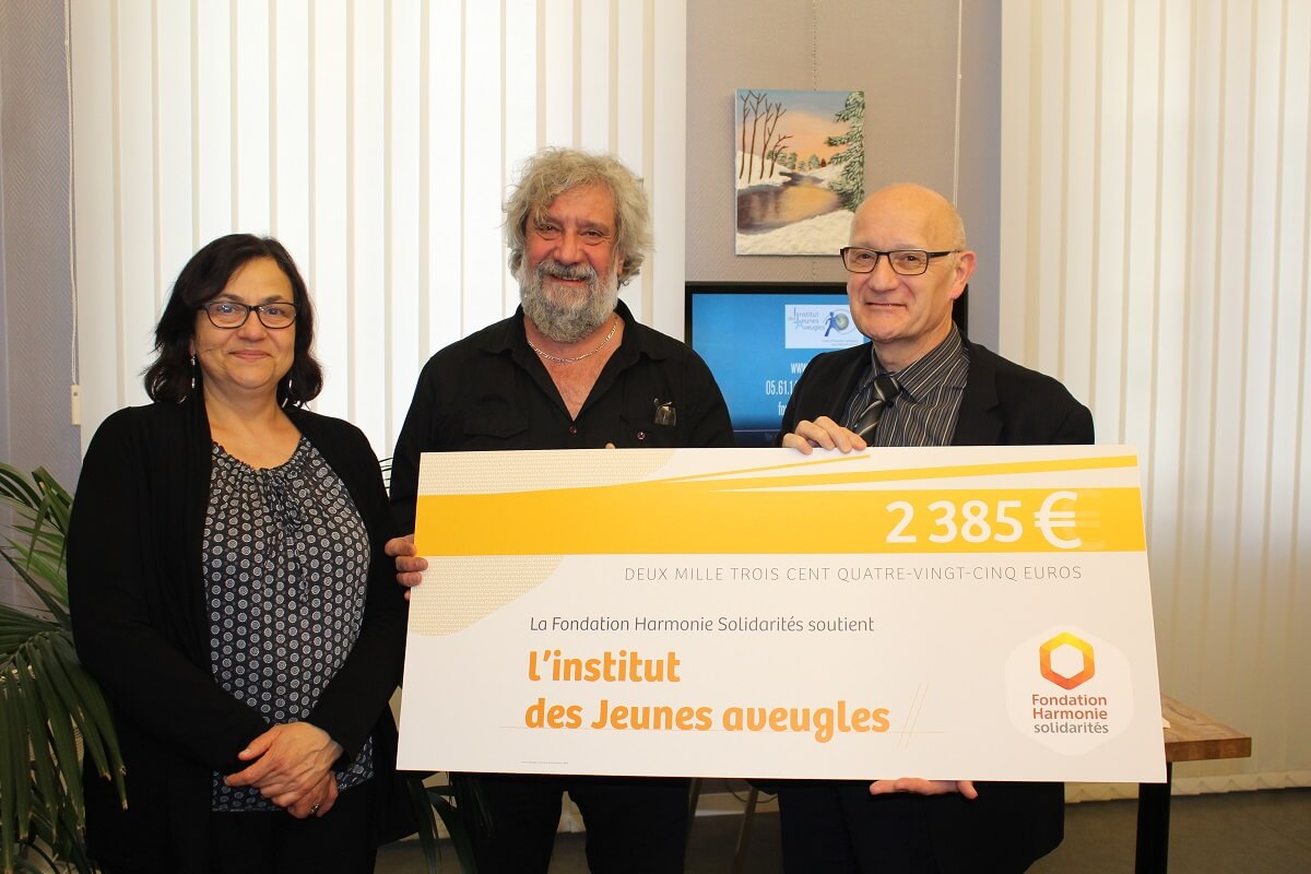 Pourquoi créer un chèque géant personnalisé ? - Chèque géant